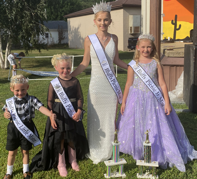 Royalty reigns at Bluffs Picnic – River County News