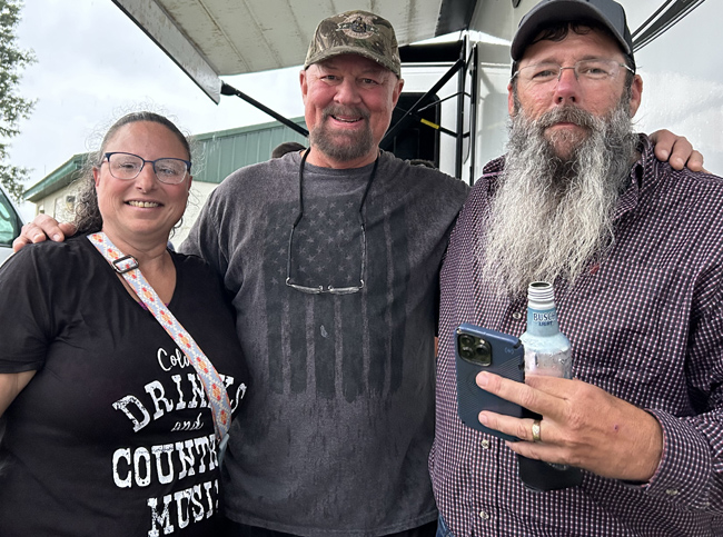 Rain doesn’t slow Confederate Railroad – River County News